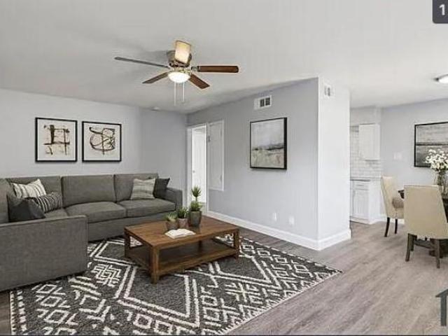 1 Br, 1 bath, Apartment 4832 Locke Ave