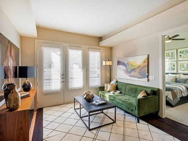 1 Br, 1 bath, Apartment 4945 Gage Avenue