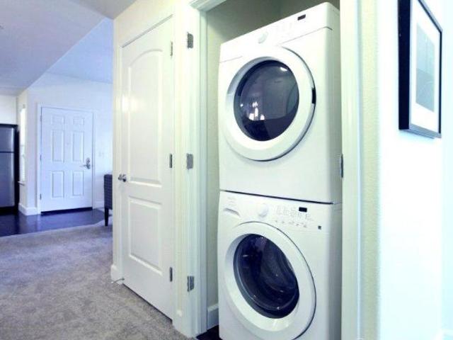 1 Br, 1 bath, Apartment 4950 Hackberry Lane