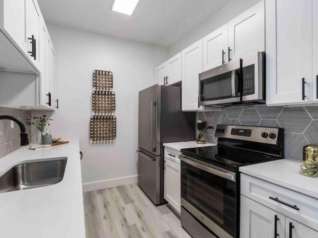 1 Br, 1 bath, Apartment 4976 Wescott Blvd