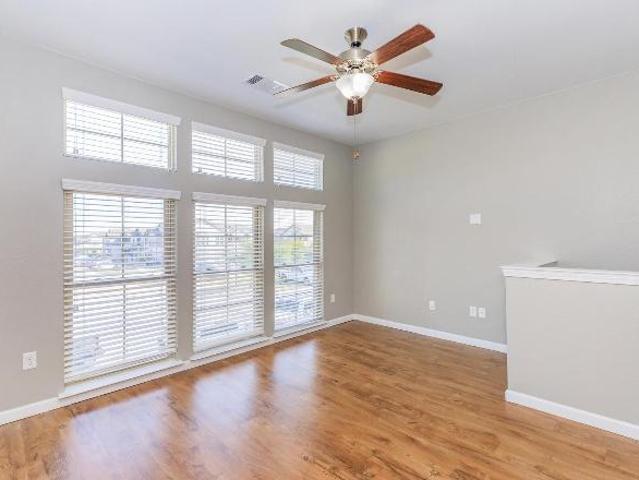 1 Br, 1 bath, Apartment 4900 Bagby Ave
