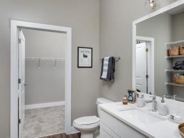 1 Br, 1 bath, Apartment 4930 Goose Creek Dr