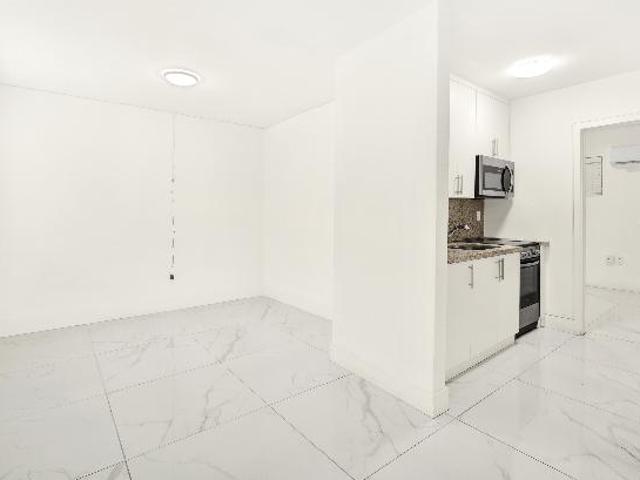 1 Br, 1 bath, Apartment 4 Sidonia Ave
