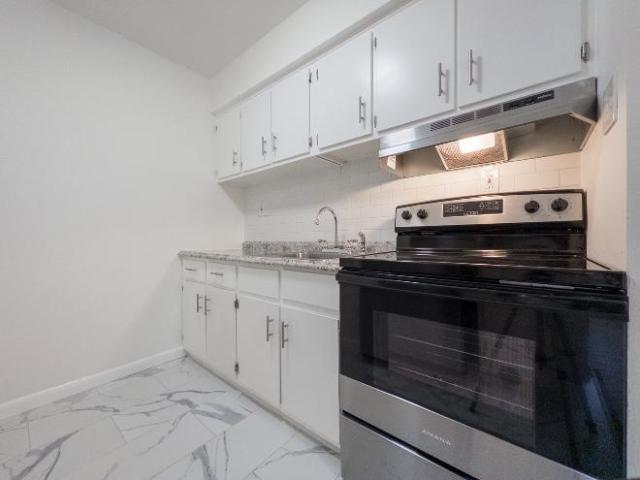 1 Br, 1 bath, Apartment 504 Woodland Ave
