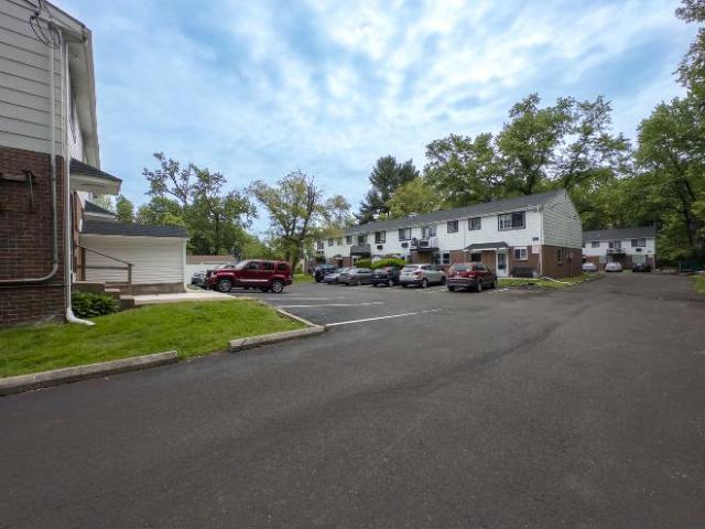 1 Br, 1 bath, Apartment 504 Woodland Ave