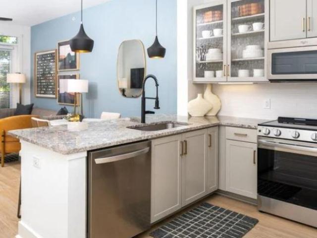 1 Br, 1 bath, Apartment 5050 Capitol Ave
