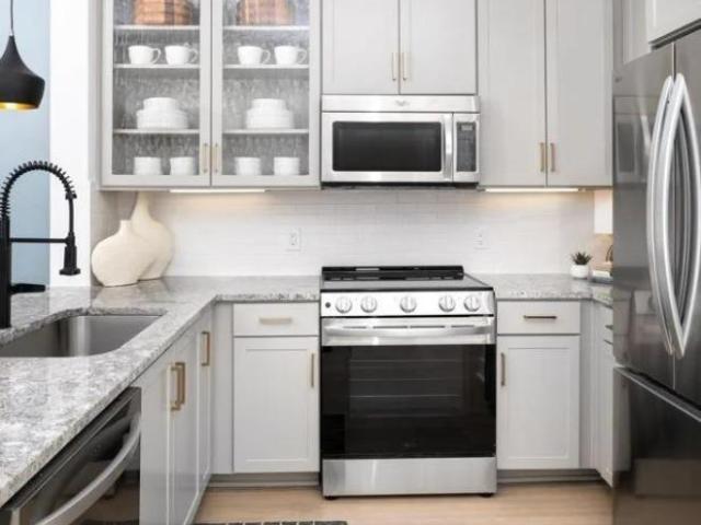 1 Br, 1 bath, Apartment 5050 Capitol Ave