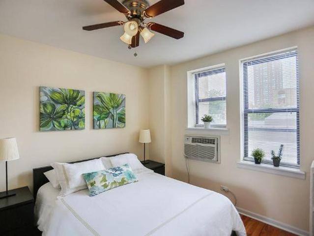 1 Br, 1 bath, Apartment 5050 N Sheridan Rd