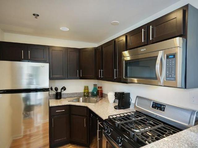 1 Br, 1 bath, Apartment 5050 N Sheridan Rd