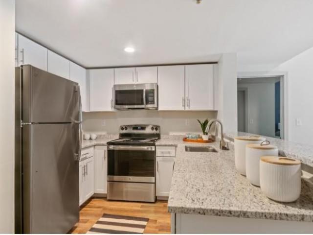 1 Br, 1 bath, Apartment 500 Broadway