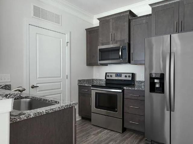 1 Br, 1 bath, Apartment 500 Shady Summit Way