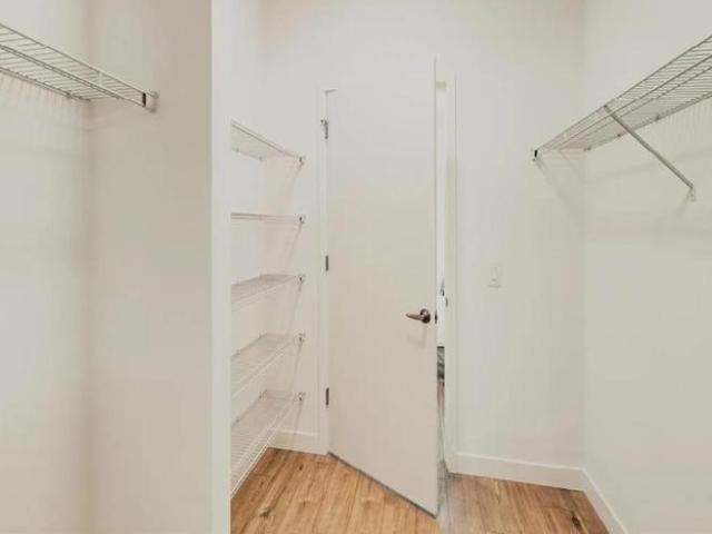 1 Br, 1 bath, Apartment 500 W Dundee Rd