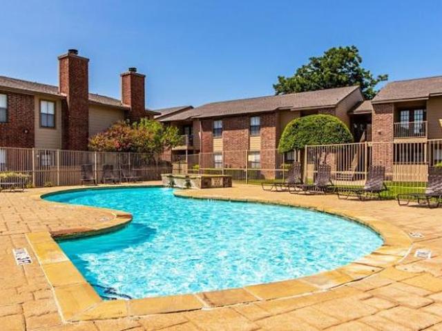 1 Br, 1 bath, Apartment 501 E Pioneer Parkway