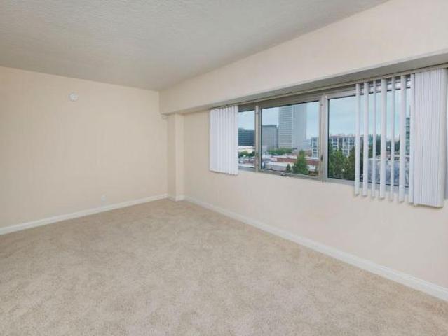 1 Br, 1 bath, Apartment 501 W Olympic Boulevard