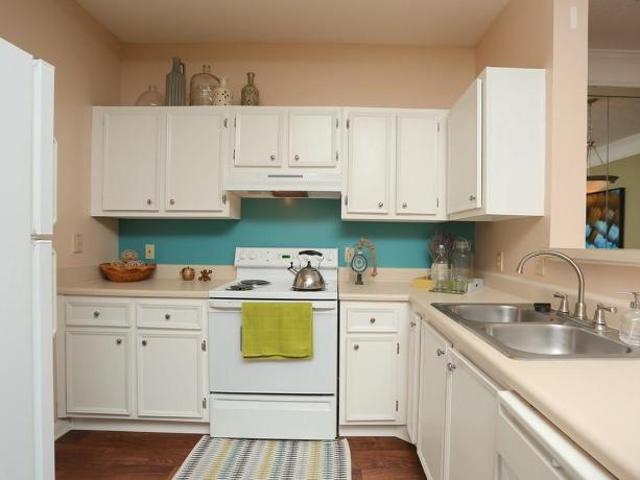 1 Br, 1 bath, Apartment 50 St James Dr