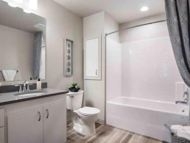 1 Br, 1 bath, Apartment 515 NE Aurora Ave