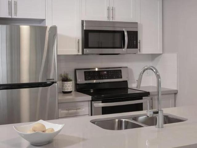 1 Br, 1 bath, Apartment 5191 Dundas Street West