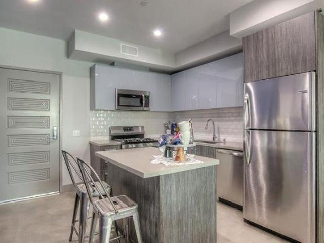 1 Br, 1 bath, Apartment 5100 Wilshire Blvd
