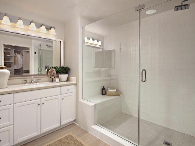 1 Br, 1 bath, Apartment 5100 Colony Plaza