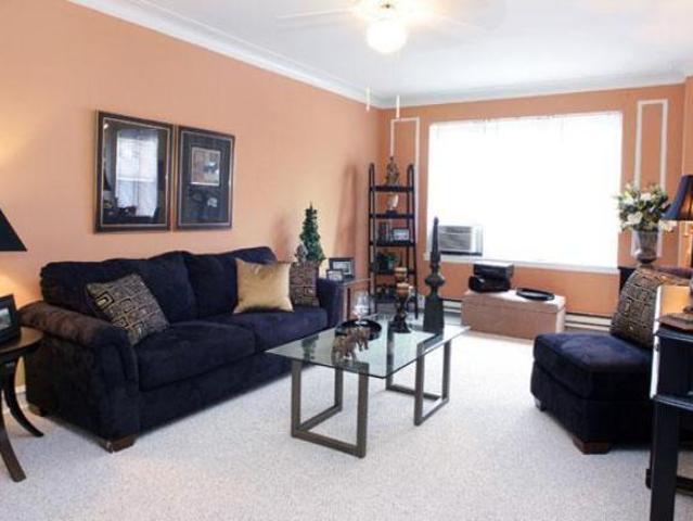 1 Br, 1 bath, Apartment 5100 S Cornell Ave