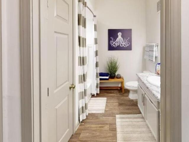 1 Br, 1 bath, Apartment 5110 Garrad Ave