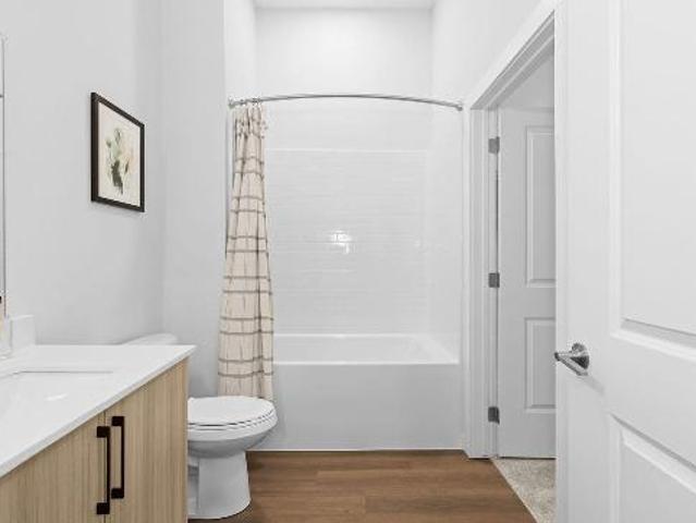 1 Br, 1 bath, Apartment 5120 77 Center Dr