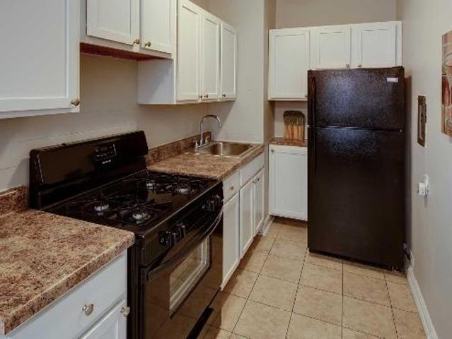 1 Br, 1 bath, Apartment 5240 N Sheridan Rd