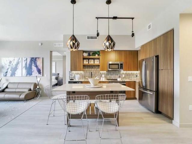 1 Br, 1 bath, Apartment 525 NE 7th St