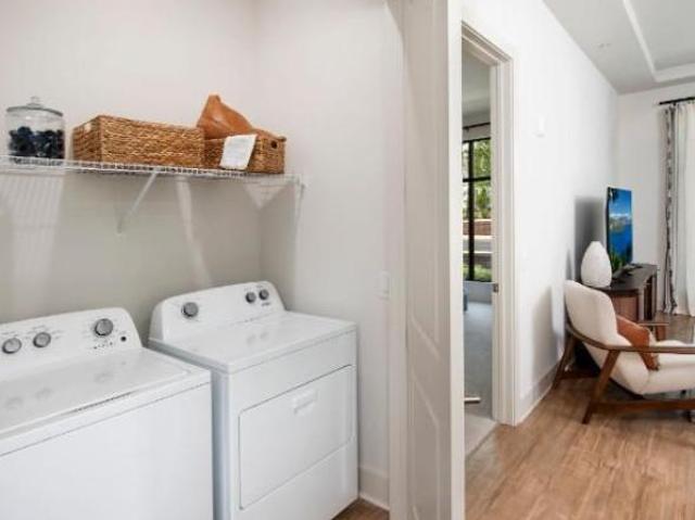1 Br, 1 bath, Apartment 525 Sawnee Villag Blvd