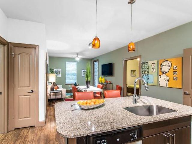 1 Br, 1 bath, Apartment 5275 Town And Country Boulevard