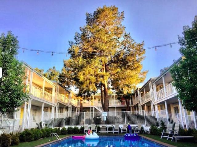 1 Br, 1 bath, Apartment 5280 West 17th Avenue