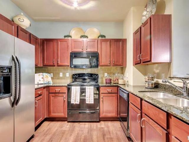 1 Br, 1 bath, Apartment 520 Samuels Avenue