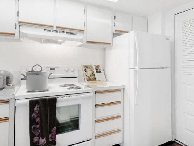 1 Br, 1 bath, Apartment 5217 Cedar Lake Drive