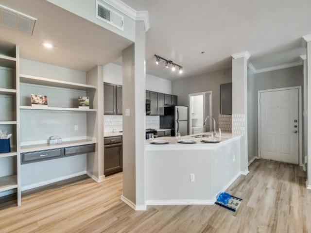 1 Br, 1 bath, Apartment 5342 Bond Street