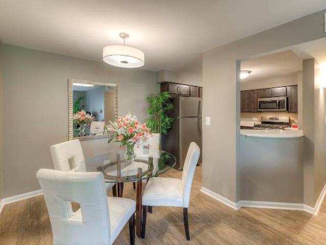 1 Br, 1 bath, Apartment 535 E Thornhill Dr