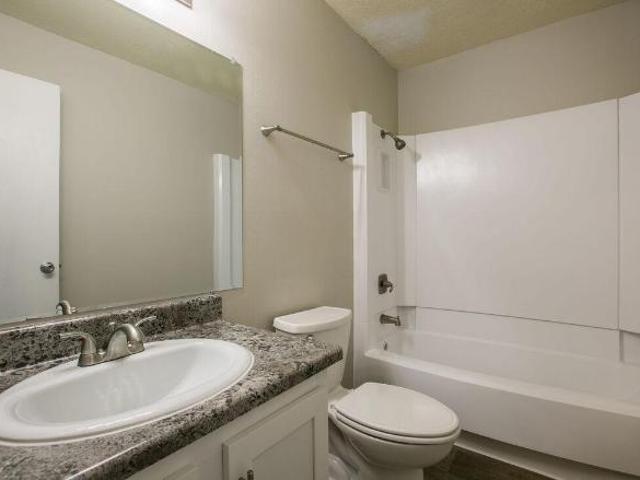 1 Br, 1 bath, Apartment 5300 Eubank Blvd Ne