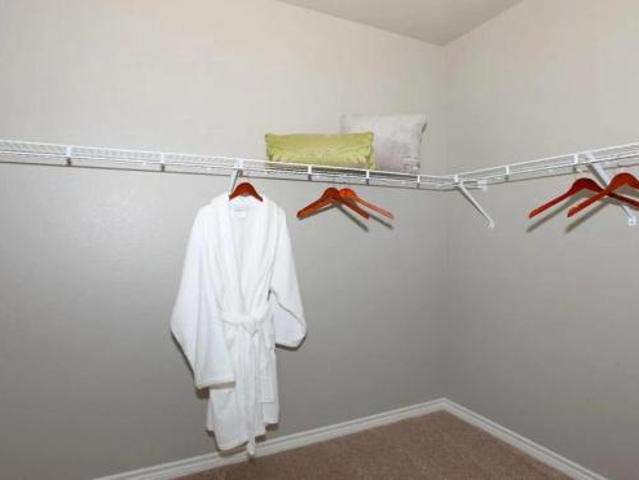 1 Br, 1 bath, Apartment 5300 Outlook Blvd
