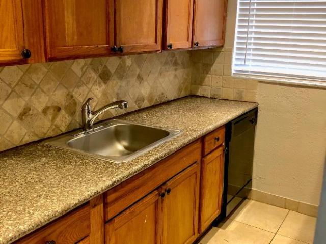 1 Br, 1 bath, Apartment 530 Ne 20th St