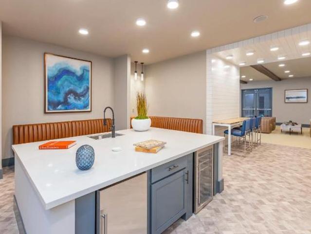 1 Br, 1 bath, Apartment 532 Magazine St