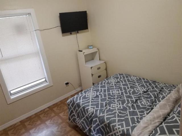 1 Br, 1 bath, Apartment 549 San Bernardino St