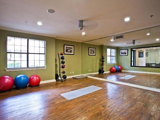 1 Br, 1 bath, Apartment 5400 Preston Oaks Road