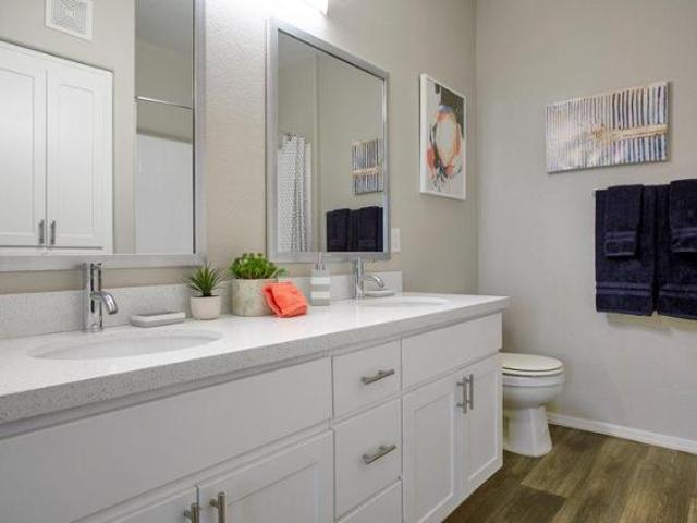 1 Br, 1 bath, Apartment 5402 E Washington Street
