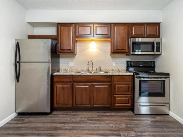 1 Br, 1 bath, Apartment 540 W Alexis Rd