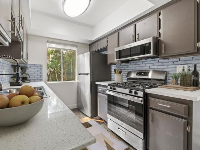 1 Br, 1 bath, Apartment 5425 Sepulveda Blvd