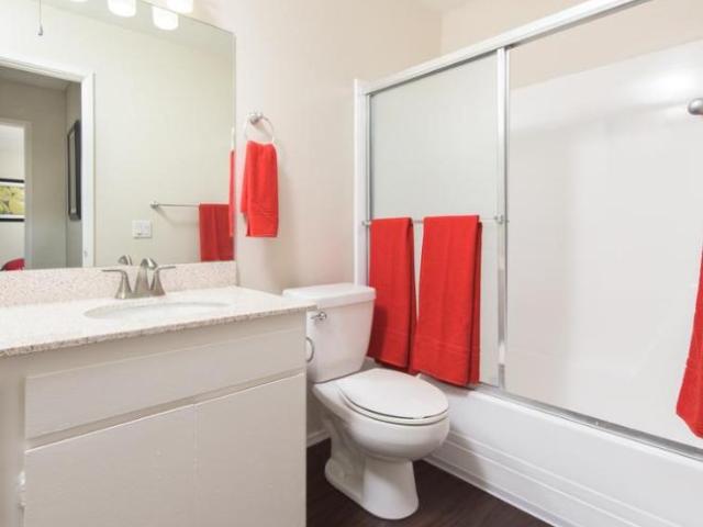 1 Br, 1 bath, Apartment 5550 Genesee Court East