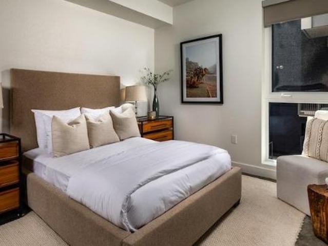 1 Br, 1 bath, Apartment 555 N Spring St