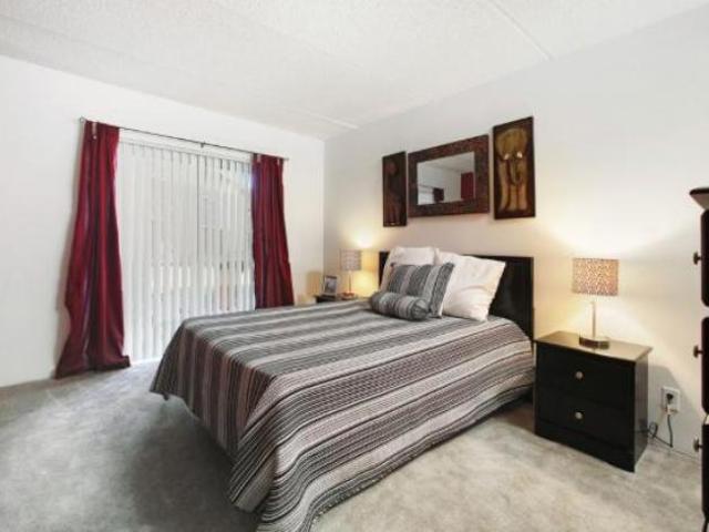1 Br, 1 bath, Apartment 555 Kirk Rd