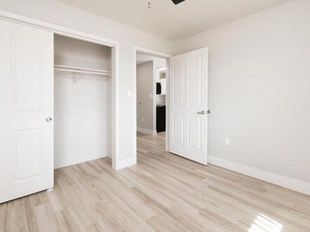 1 Br, 1 bath, Apartment 5560 Library Lane