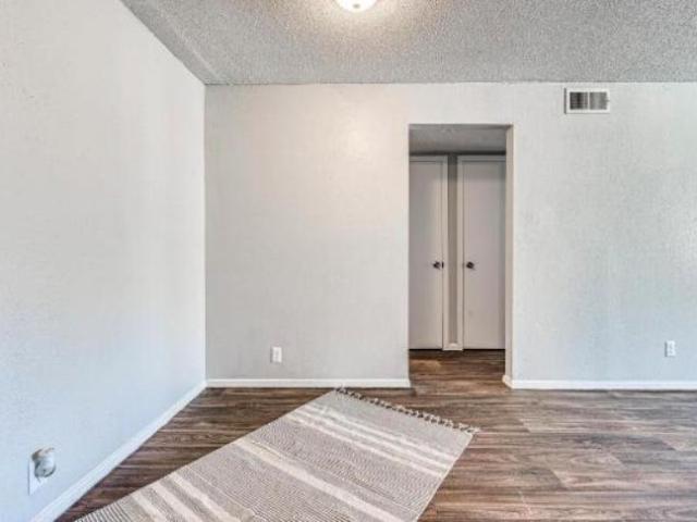 1 Br, 1 bath, Apartment 5577 NW 50th St