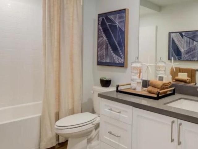 1 Br, 1 bath, Apartment 559 E Arnaudo Blvd